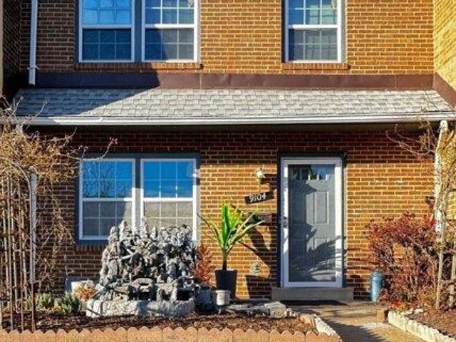 4 bedroom, Fairfax VA 22031 88360430