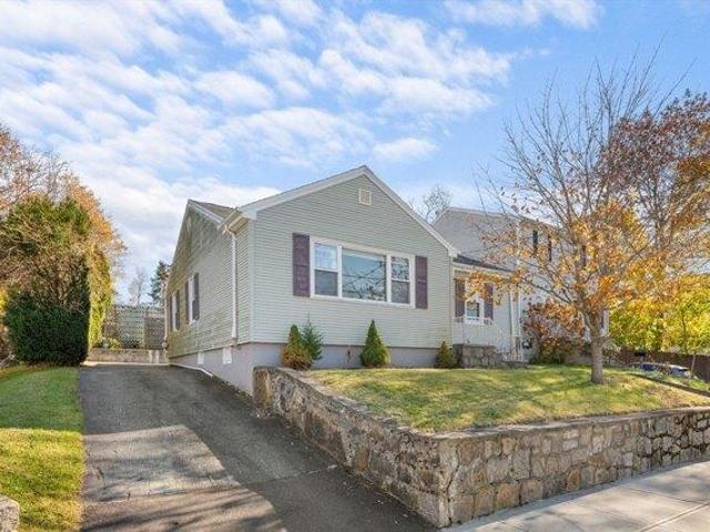 4 bedroom, Fall River MA 02723 102315470