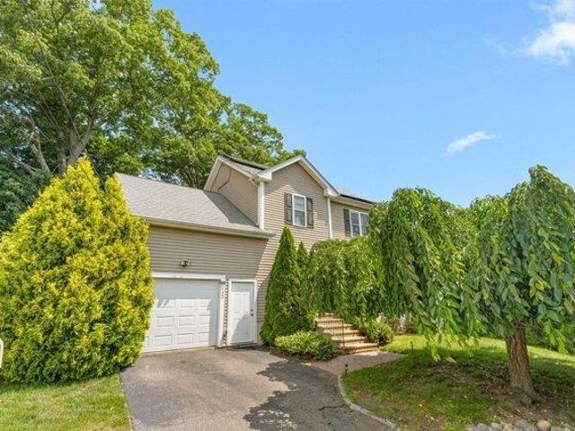 4 bedroom, Fall River MA 02720 104811674