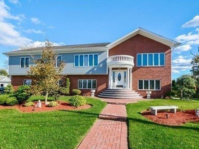 4 bedroom, Fall River MA 02720 105080877