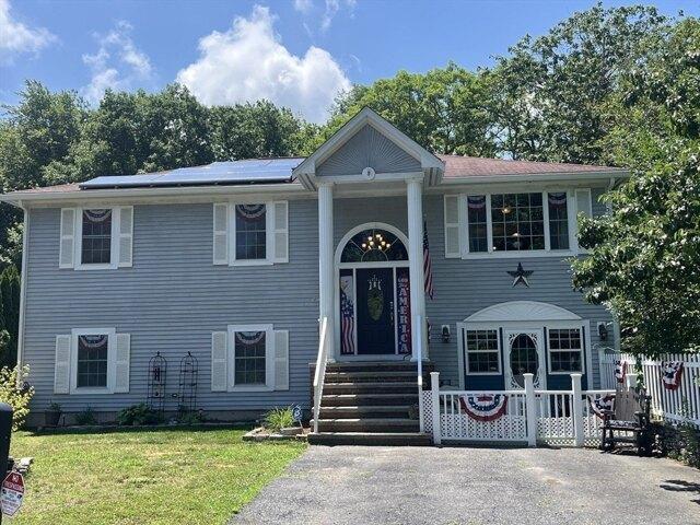 4 bedroom, Fall River MA 02720 105096390