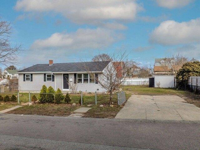 4 bedroom, Fall River MA 02721 102762941