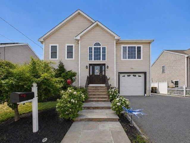 4 bedroom, Fall River MA 02721 104790168