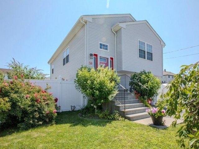 4 bedroom, Fall River MA 02721 105125448