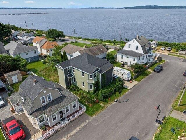 4 bedroom, Fall River MA 02724 105112805