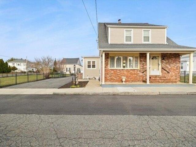 4 bedroom, Fall River MA 02724 LS102061939