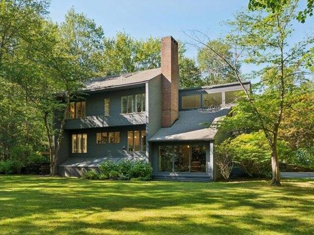 4 bedroom, Falmouth ME 04105 102530103