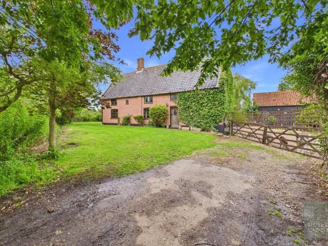 4 bedroom farm house for sale