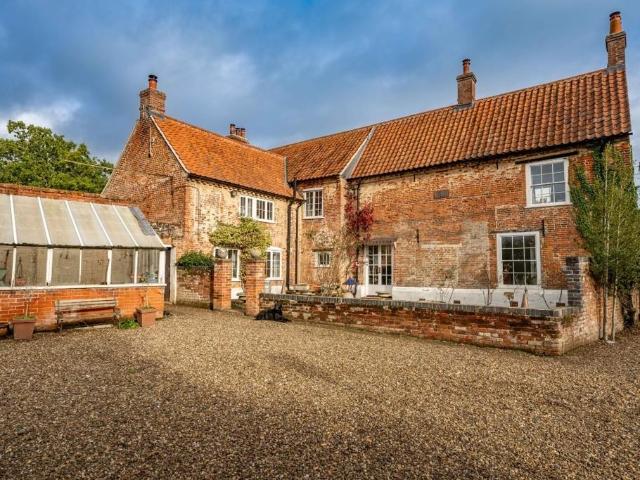 4 bedroom farm house for sale