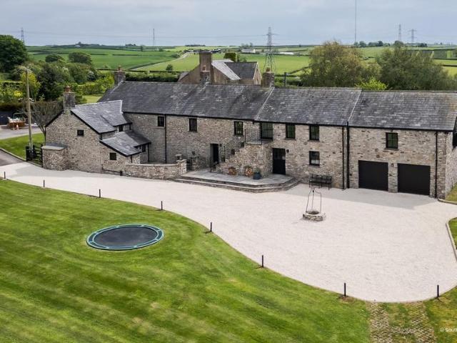 4 bedroom farm house for sale