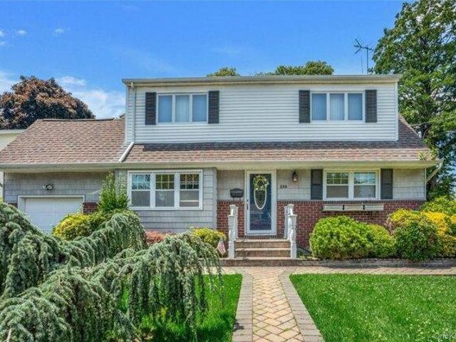 4 bedroom, Farmingdale NY 11735 104902934