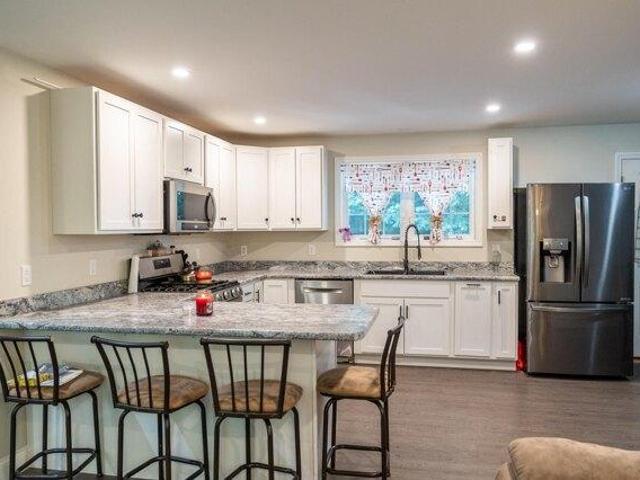 4 bedroom, Farmington ME 04938 104835927