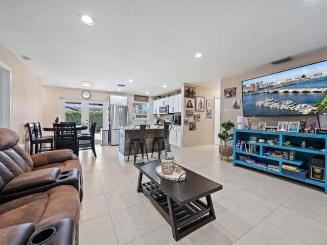 4 bedroom, FL FL 33410 LS102244609