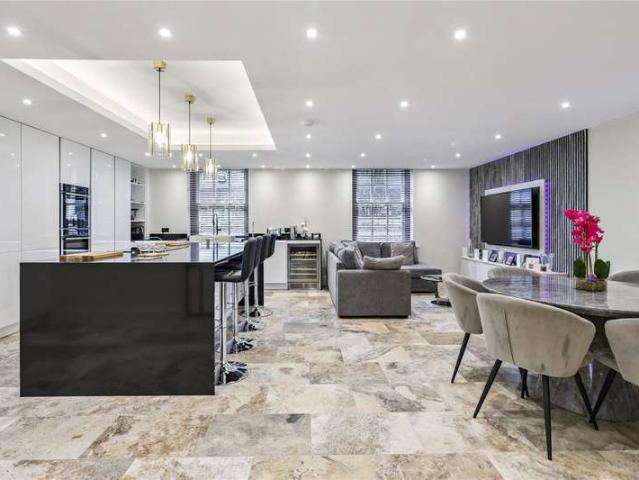 4 Bedroom Flat