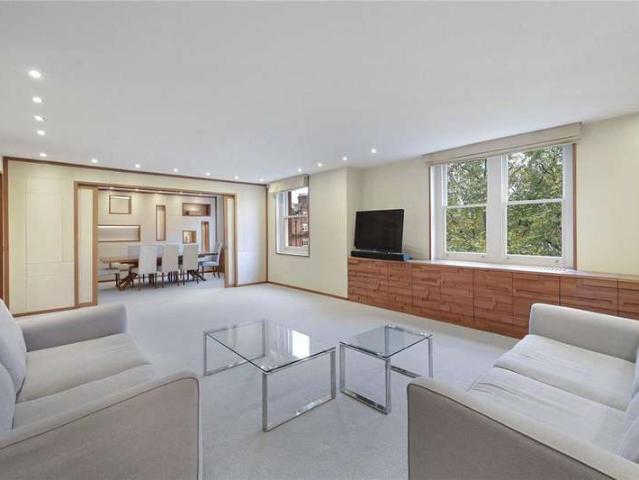 4 Bedroom Flat