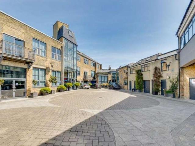 4 Bedroom Flat