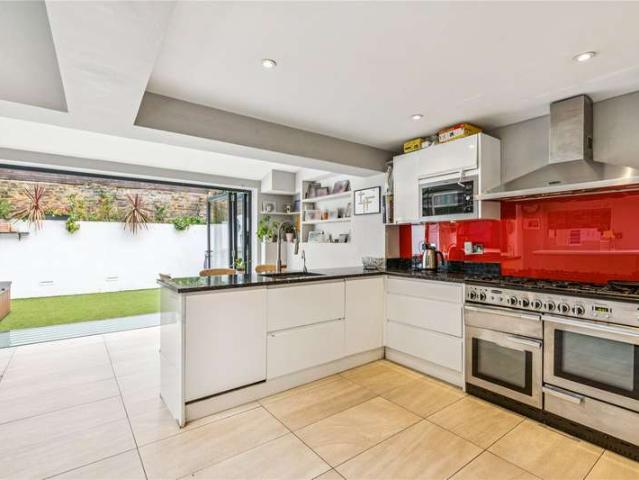 4 Bedroom Flat