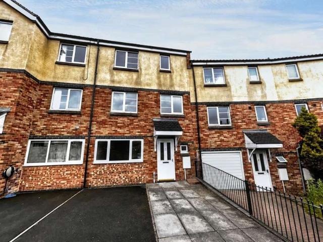 4 Bedroom Flat