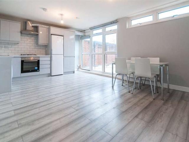 4 Bedroom Flat
