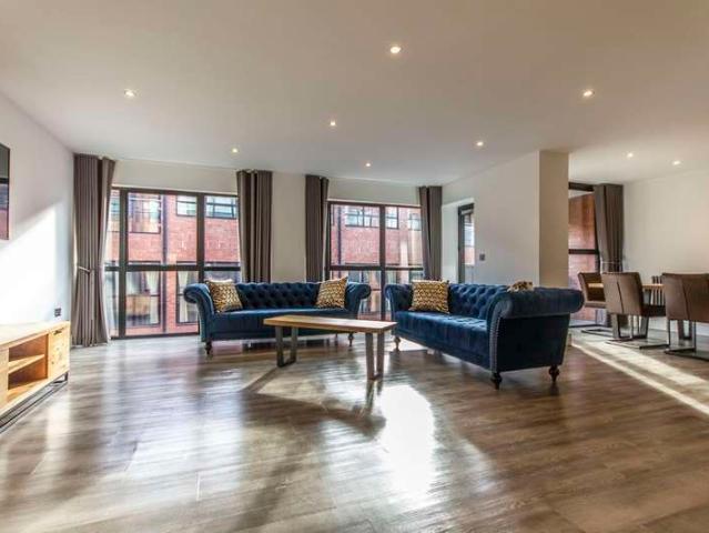 4 Bedroom Flat