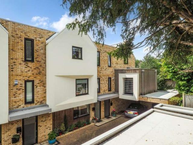 4 Bedroom Flat