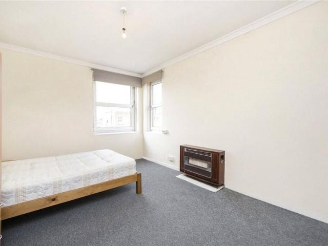 4 Bedroom Flat To Let