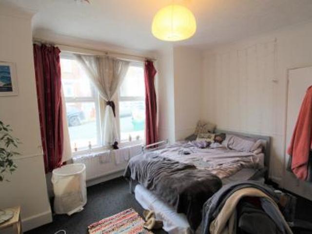 4 bedroom Flat To Let