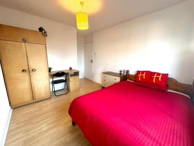 4 bedroom Flat To Let
