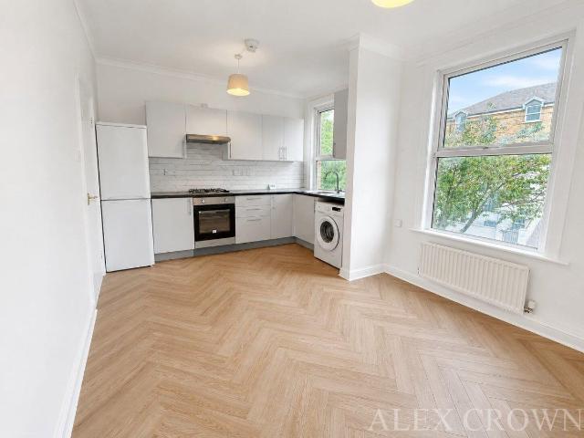 4 Bedroom Flat To Let