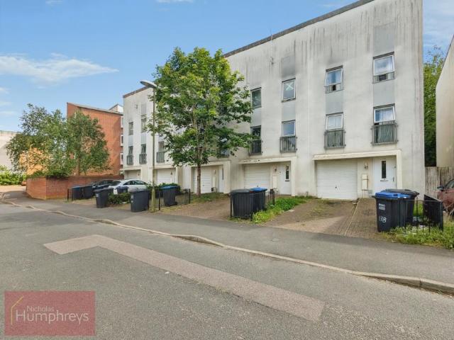 4 bedroom Flat To Let