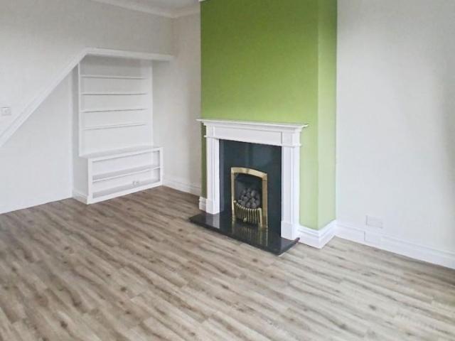 4 bedroom Flat To Let Total Size: 657 SQ FT