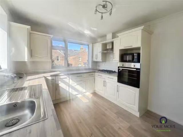 4 bedroom Flat to rent, Neville Road, Bognor Regis, PO22 £1,5.