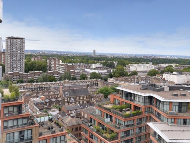 4 bedroom flat to rent on Merchant Square East, London