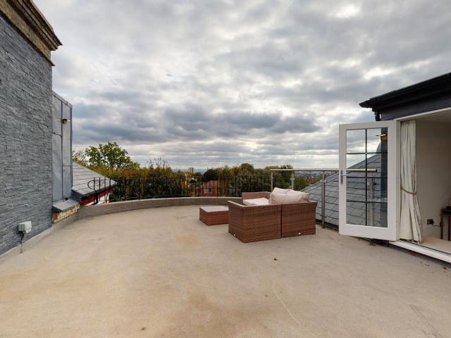 4 bedroom flat to rent on Arkwright Road, London