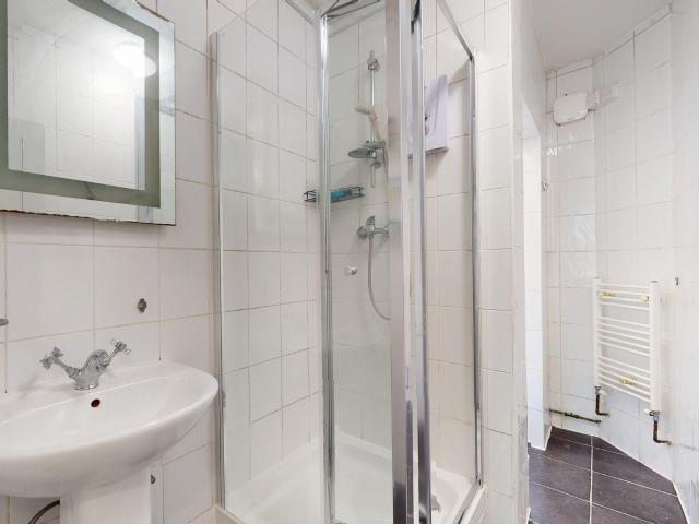 4 bedroom flat to rent on Sumner Street, London