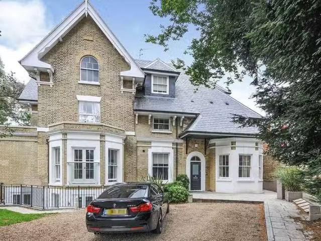 4 bedroom Flat to rent, Fox Hill, London, SE19 £3,350 pcm
