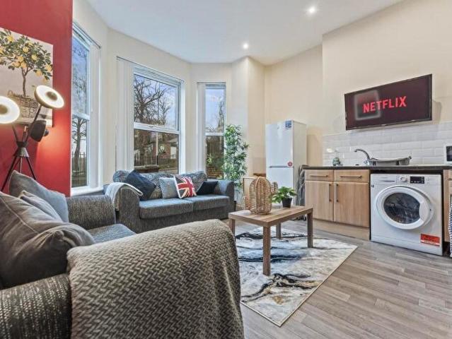 4 Bedroom Flat To Rent In Noel Street, Hyson Green, Nottingham, NG7