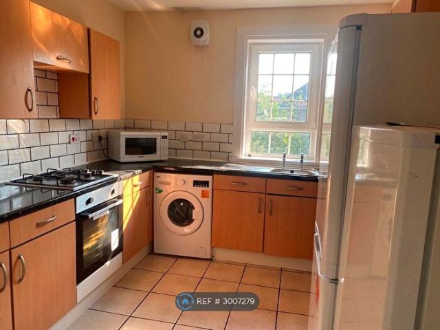 4 Bedroom Flat To Rent In Ochil Crescent, Stirling, FK8