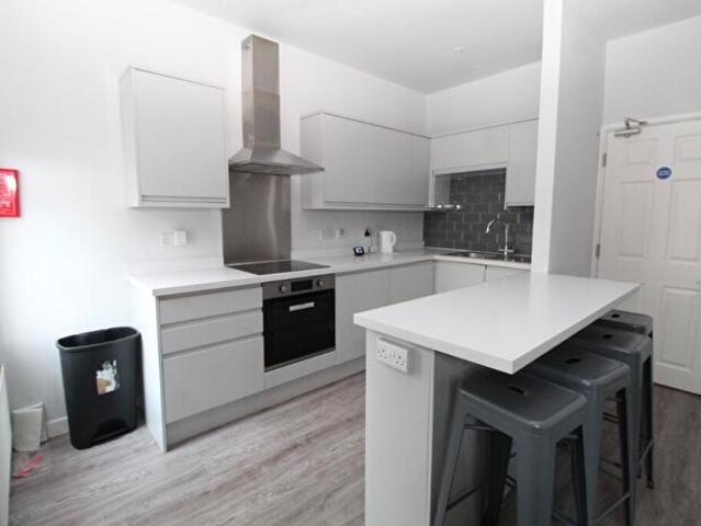 4 Bedroom Flat To Rent In / Castle Boulevard, Lenton, Nottingham, NG7