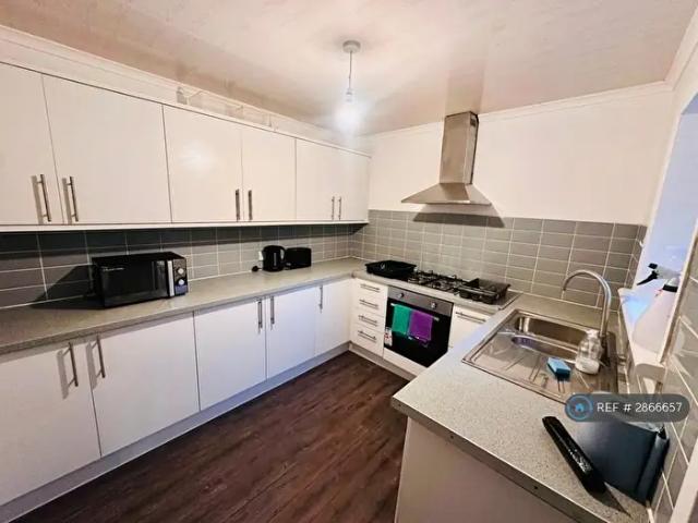 4 Bedroom Flat To Rent In Cecil St, Glasgow, G12