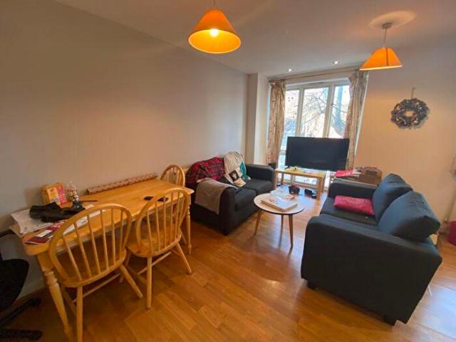4 Bedroom Flat To Rent In Chapel Court, Nottingham, NG7