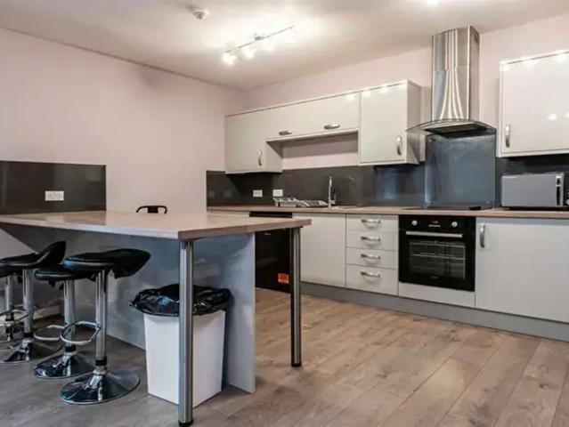 4 Bedroom Flat To Rent In Equitable House, South Parade, NG1