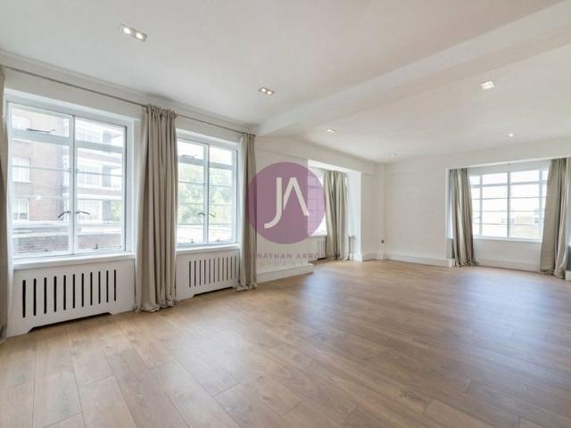4 bedroom Flat to rent in Rossmore Court, Park Road, London, Marylebone, NW1