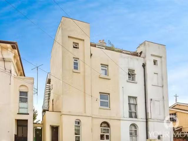 4 bedroom Flat to rent, Pier Road, Northfleet, DA11 £1,650 pcm