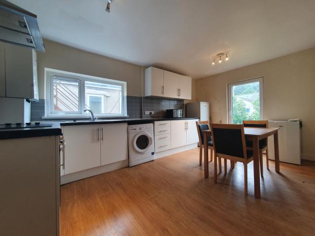 4 Bedroom flat to rent Students or Professionals