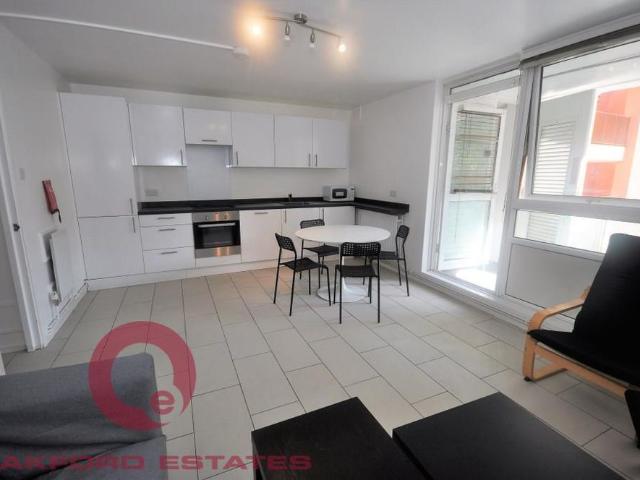 4 bedroom flat to rent