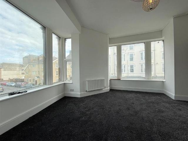 4 bedroom flat to rent