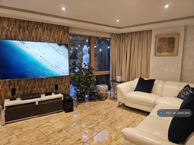 4 bedroom flat to rent