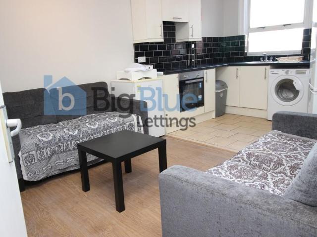 4 bedroom flat to rent