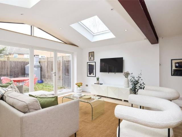 4 bedroom flat to rent
